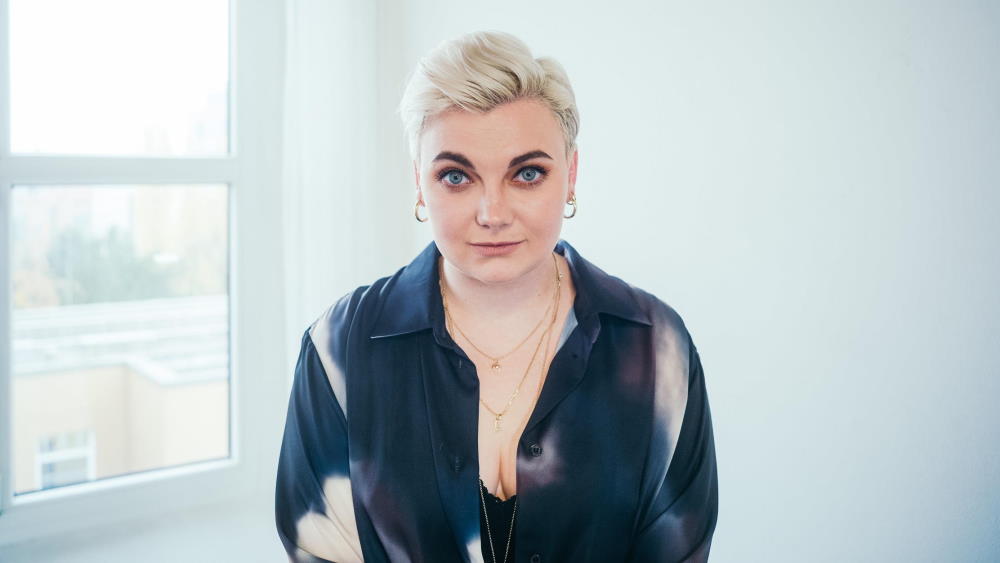ela. lässt neue Single "Liebe = Freiheit" hören