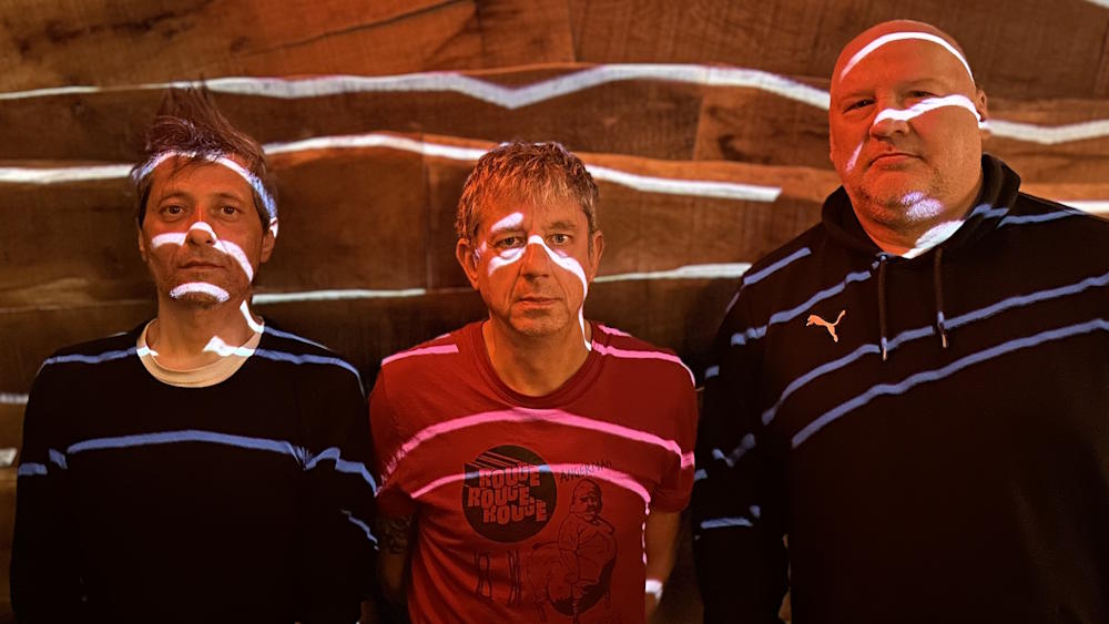 Album "Loves You" von No Body - alle Informationen